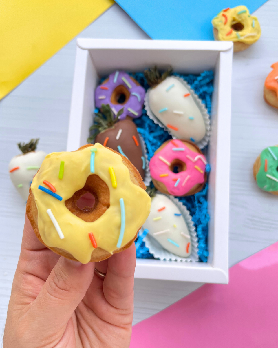 6 unidades: Fresas y Mini Donas Cumpleañeras! – Dolce Flowers Panama Pty